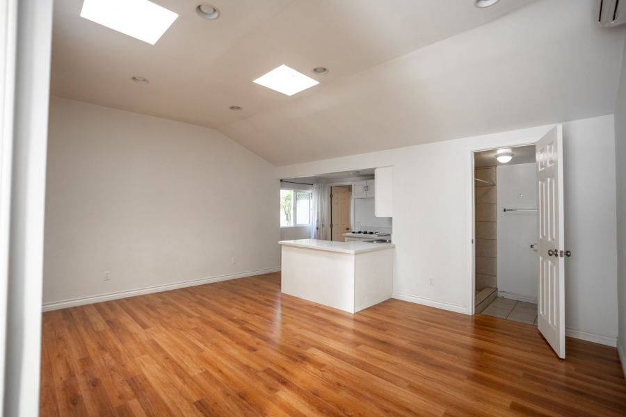 ADU for Rent in Kenneth Village - Վարձով է Տրվում ADU Kenneth Village ...